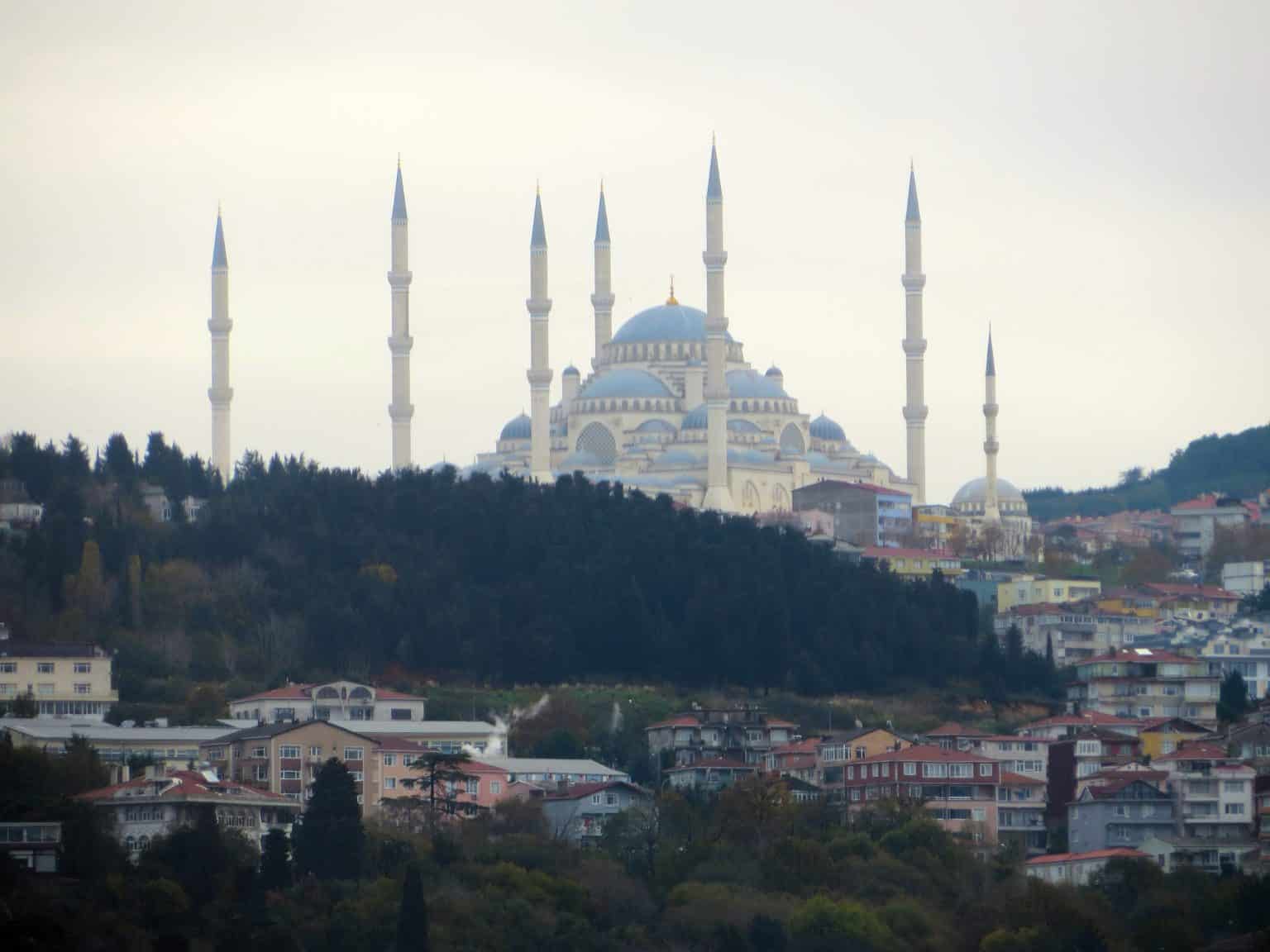 Tour Istanbul’s Bosphorus Strait by Public Ferry – GoMad Nomad Travel Mag